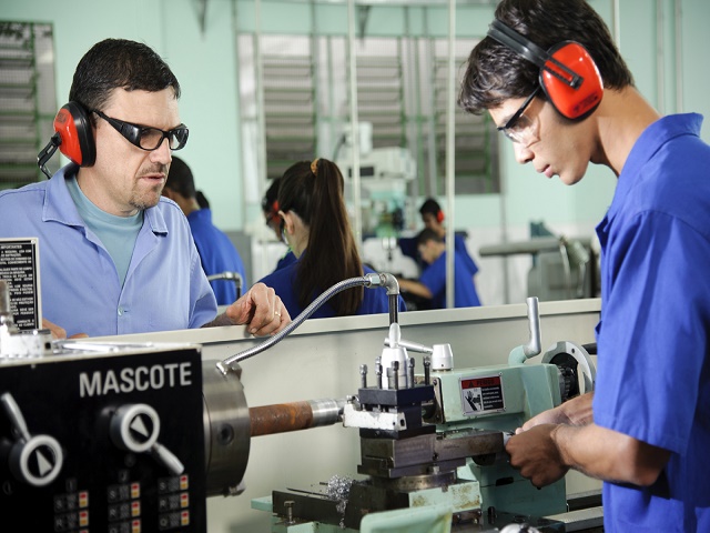 O que faz um tecnólogo? - Atividades, cursos e os mais bem pagos