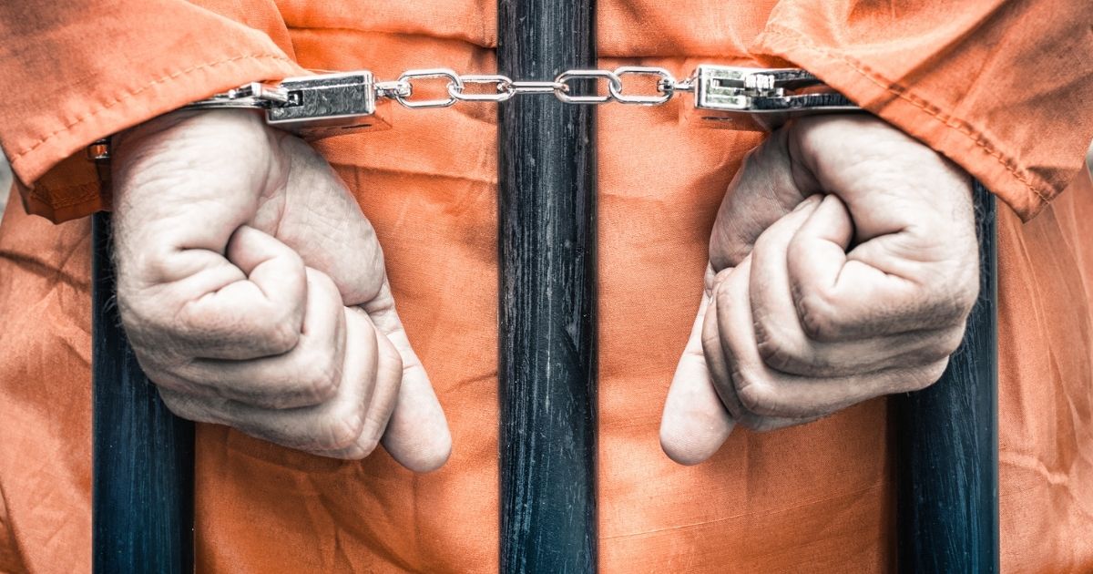 Será que todos os presos recebem o auxílio-reclusão? Entenda as regras