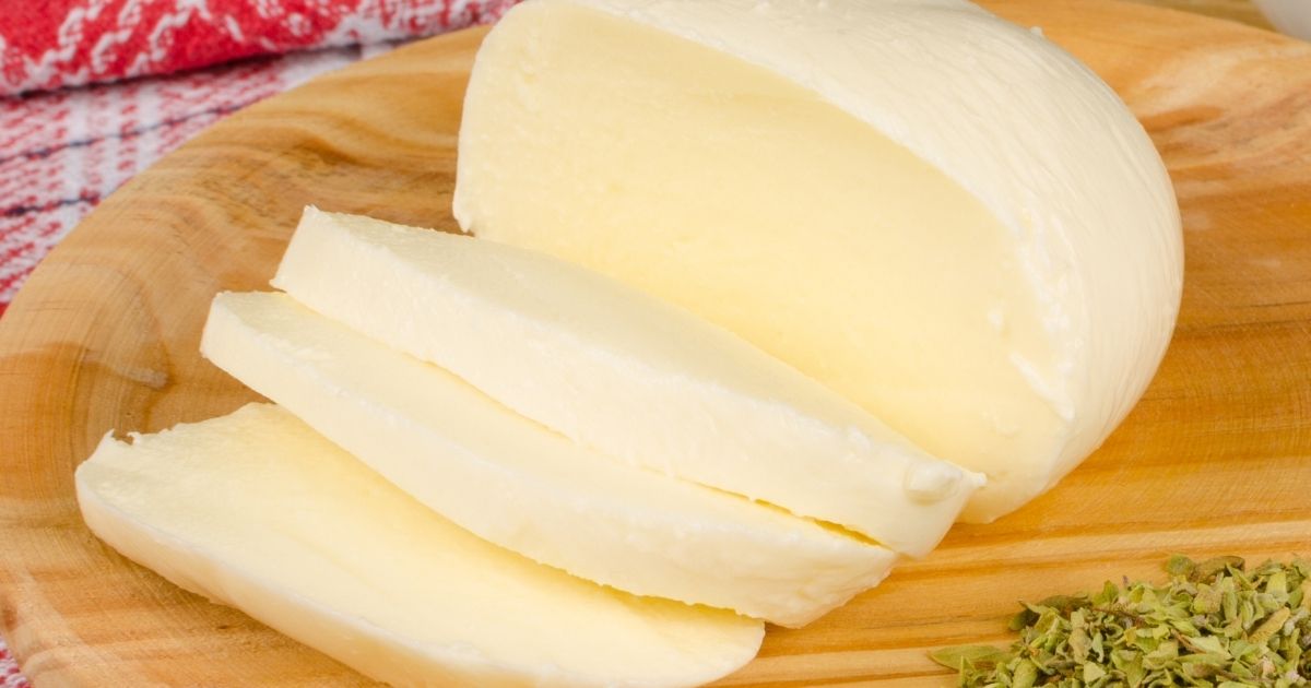 Você nunca mais vai querer comprar mussarela após esta receita caseira