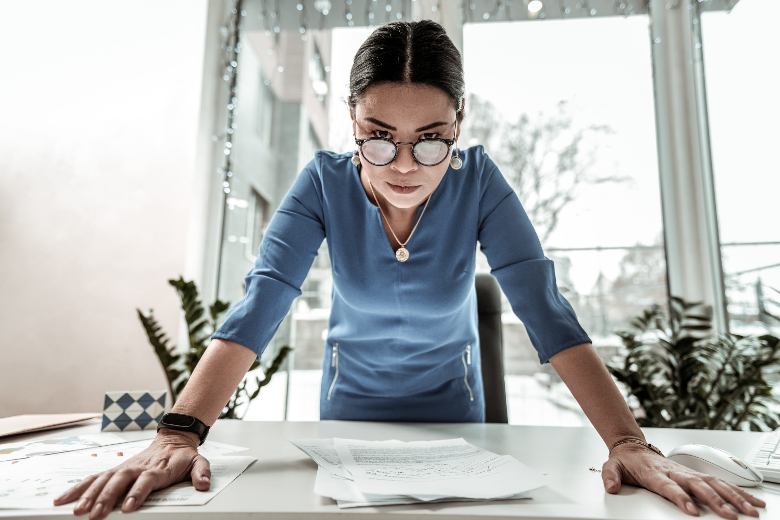 Se uma pessoa tem estas 5 atitudes, alerta: ela é controladora ao extremo
