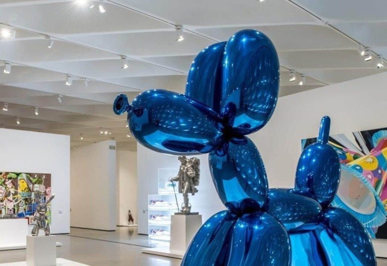 Ops! Obra de arte de R$ 200 mil fica espatifada após mulher tocar nela