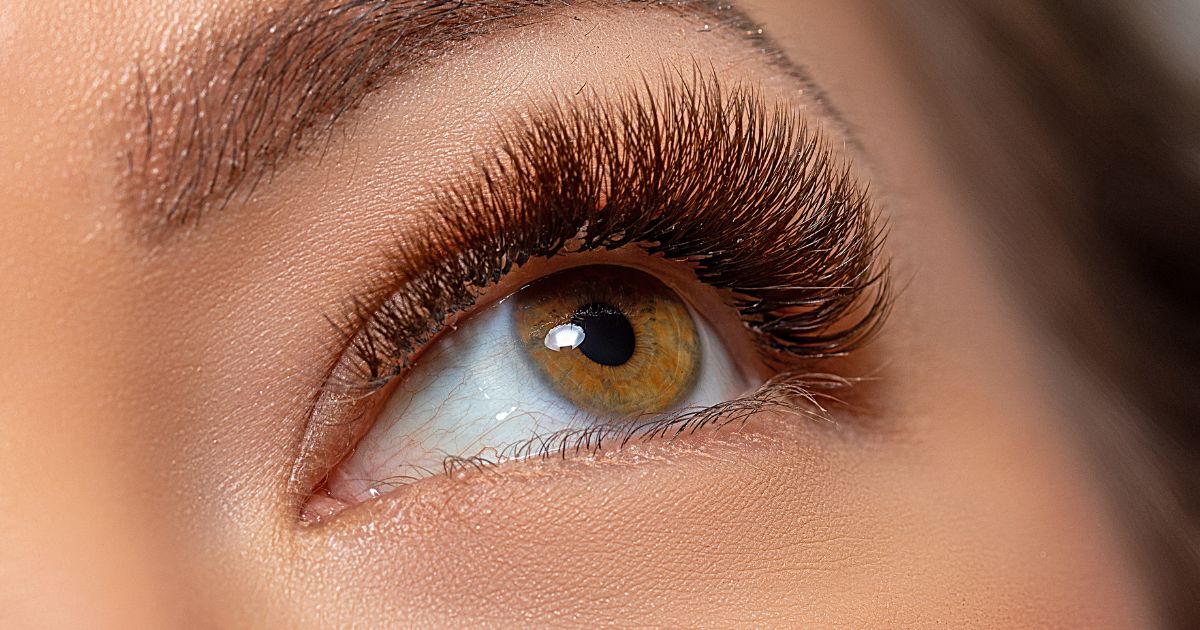 Segredo que as blogueiras usam para aumentar os cílios de forma natural