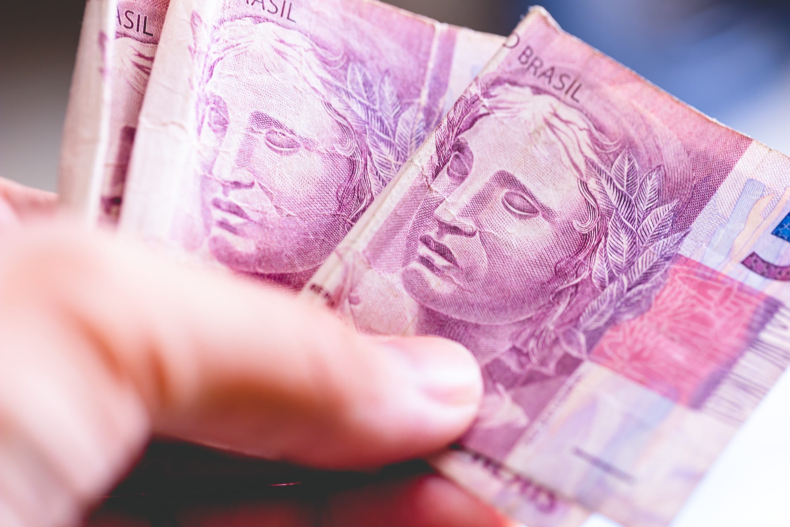 Faz a compra da semana! Ter esta nota de R$ 5 é o mesmo que ter R$ 400