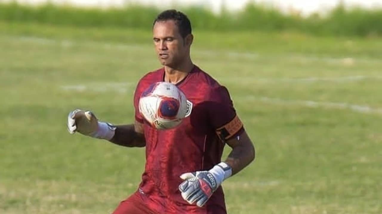 Retorno Inacreditável: Goleiro Bruno Marca Gol e Comanda Time na Quinta ...