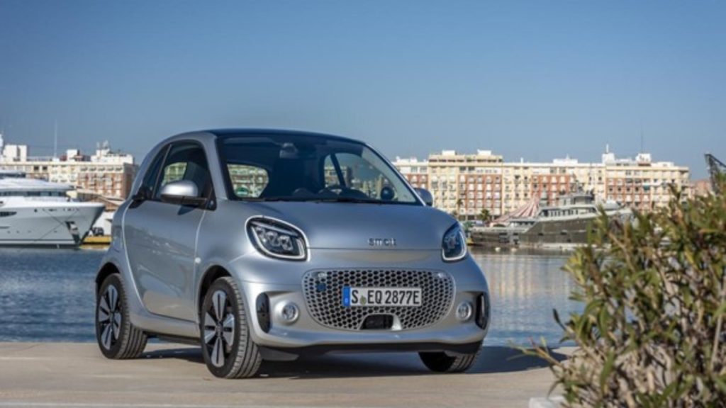 26 rodas e 75 passageiros: este é o tamanho do maior carro do mundo