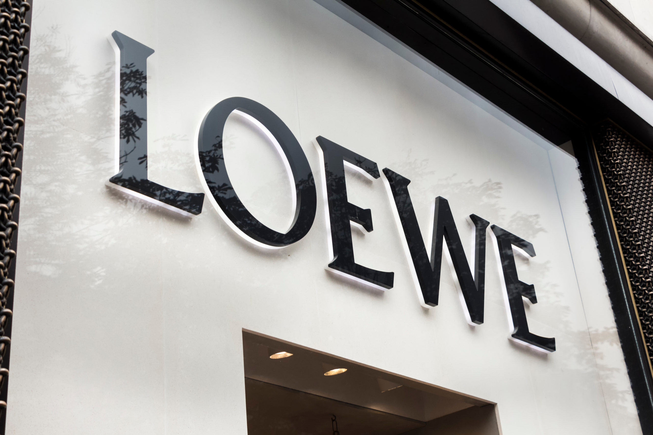Afinal, como a Loewe se tornou a marca mais desejada do momento?
