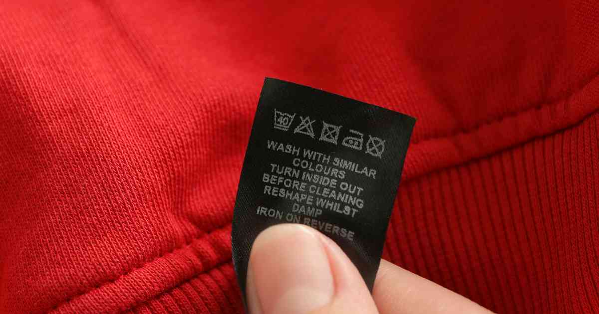 Não corte! Manter a etiqueta das suas roupas fará com que elas durem mais